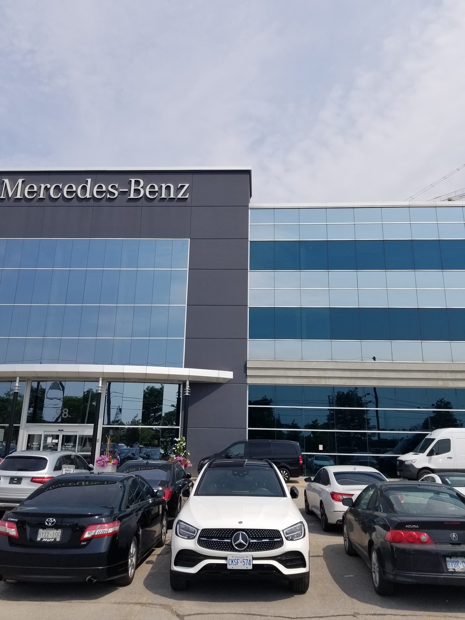 Mercedes-Benz Headquarters - Noramglass